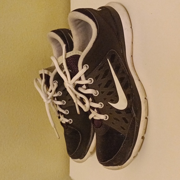 Nike | Shoes | Nike Black White Running Shoes Size 7 | Poshmark